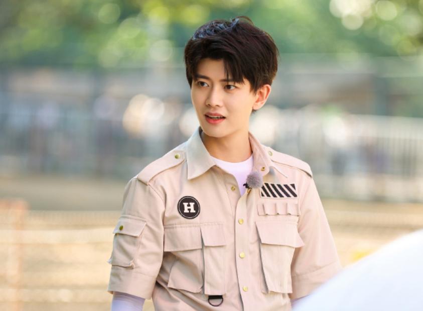 Open at the age of 18, engaged at the age of 20, married at the age of ...