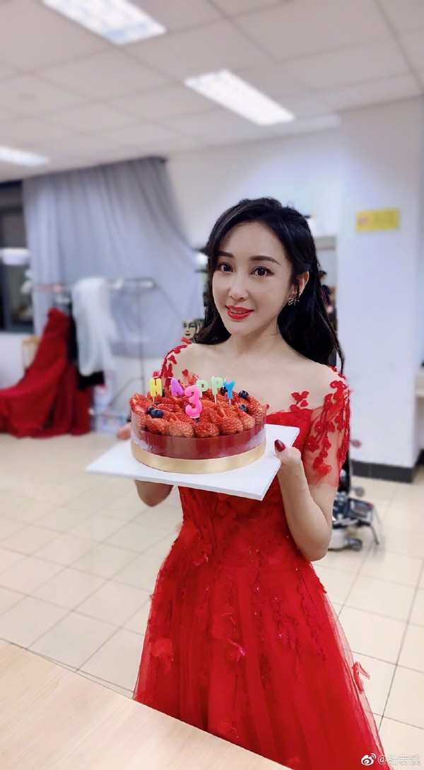 36-year-old Du Ruoxi celebrated her sweet birthday, and was spoiled as ...