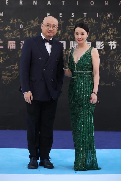 Xu Zheng and his wife are in the same frame, Tao Hong is very shy in a ...