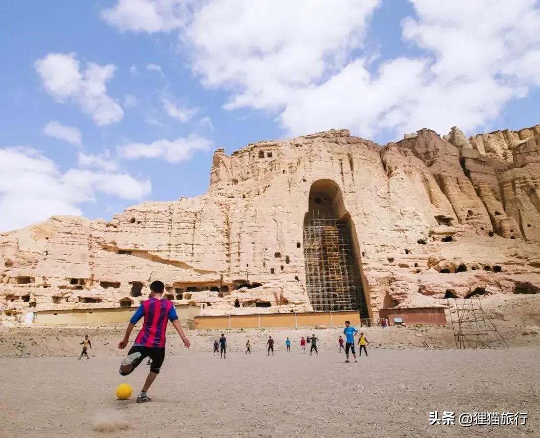 In Bamyan Province, Afghanistan, there is the "King's Jewel"-Lake ...