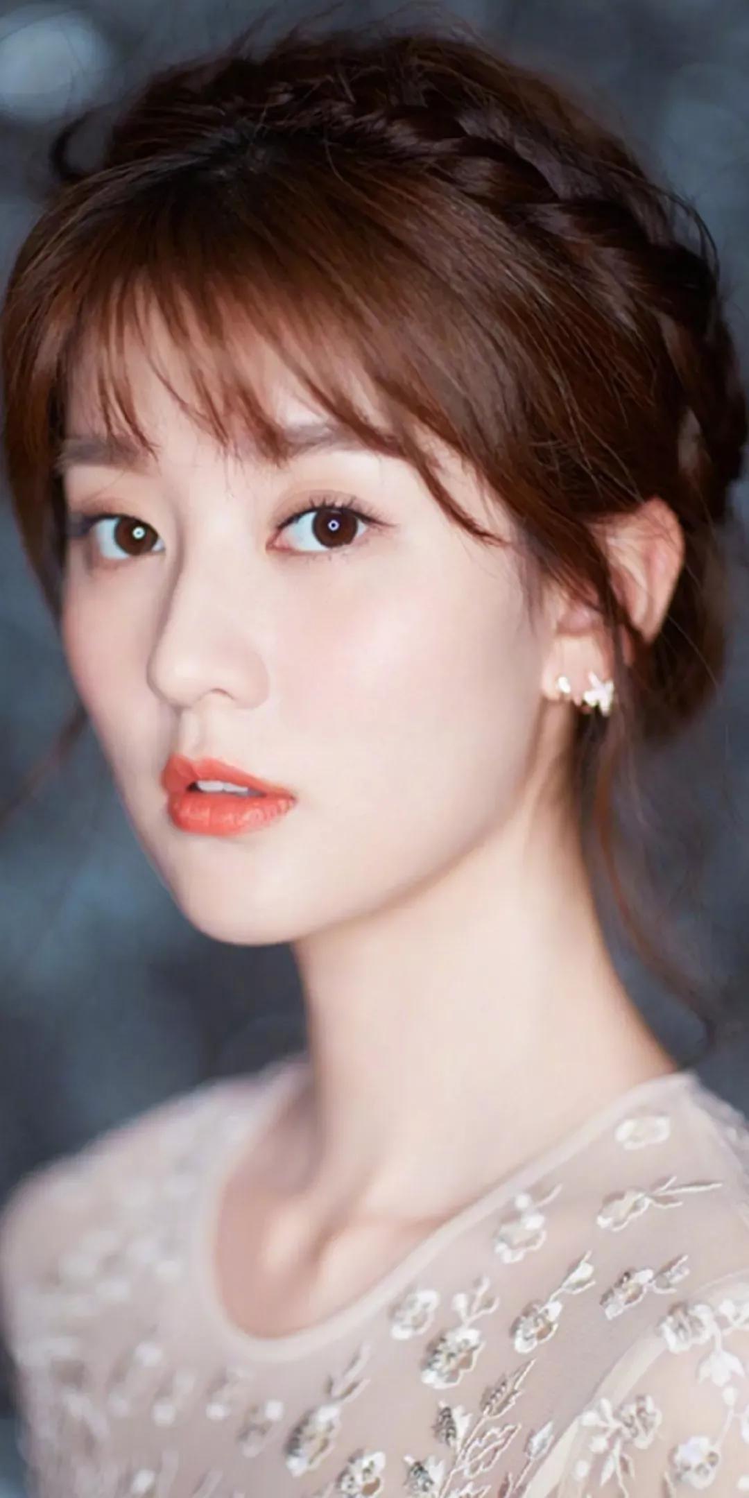 The meaning of Qiao Xin's oil painting - iNEWS