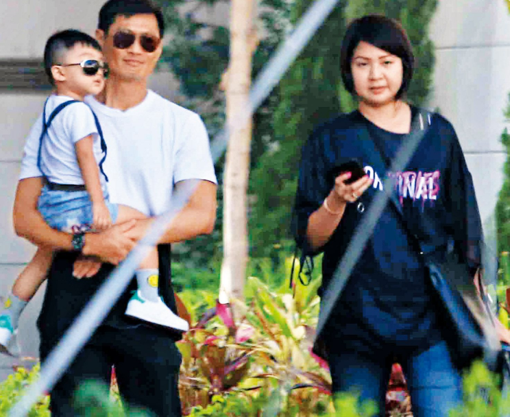 Huang Debin traveled with his 16-year-old wife, fell in love for 21 ...
