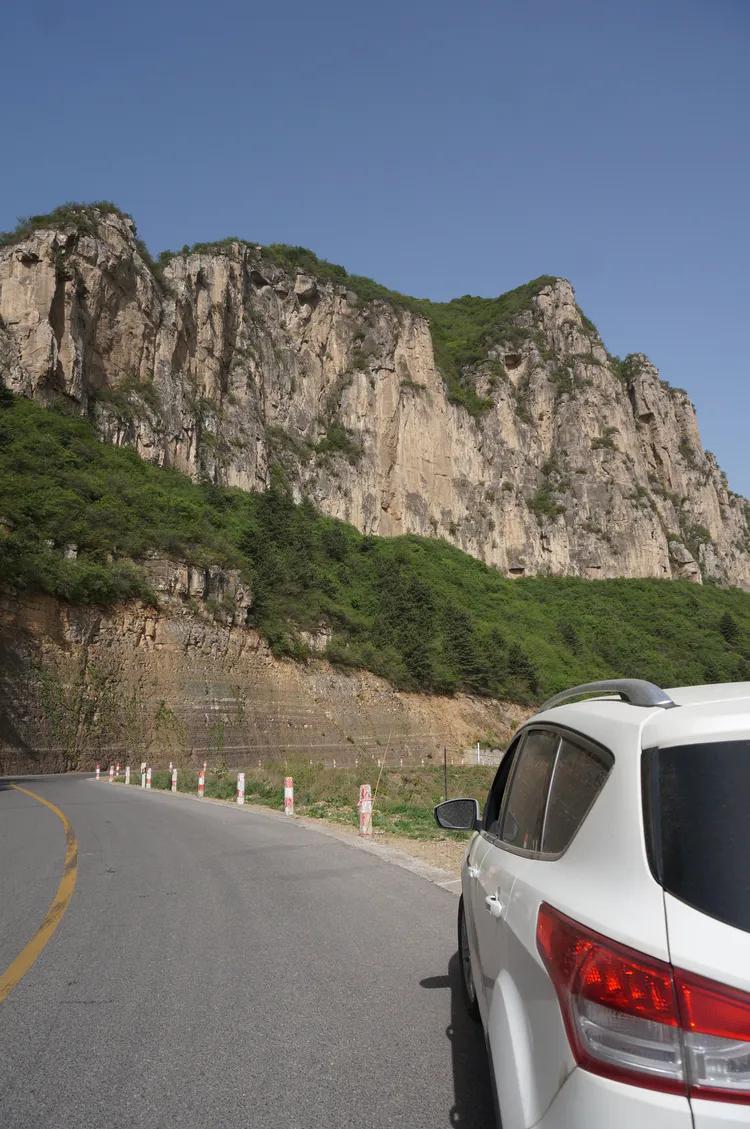 "Tiansheng Bridge" in Goose House Village on Taihang Mountain - iNEWS