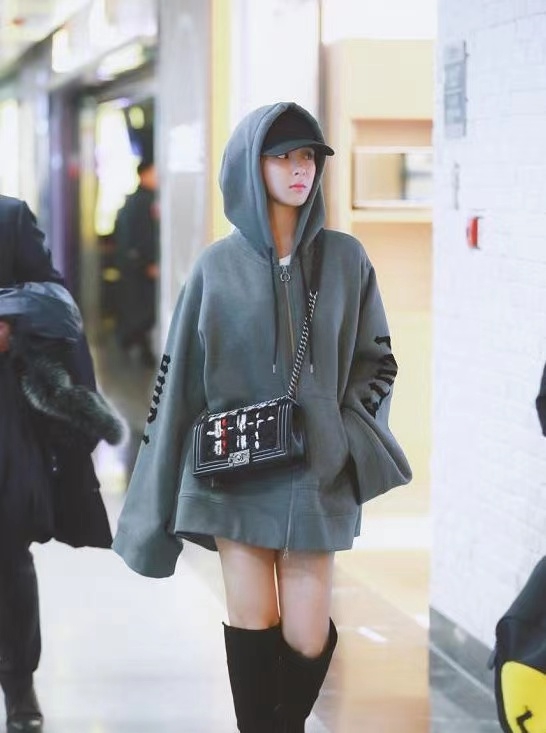 How easy is Yang Mi's "Missing Lower Body" with fire? Master these ...