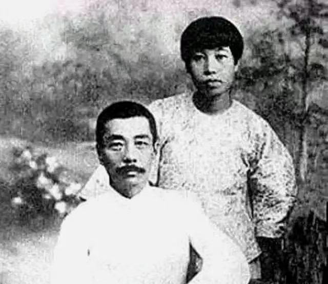 After the death of Xiao Hong, Xu Guangping wrote two reminiscence ...