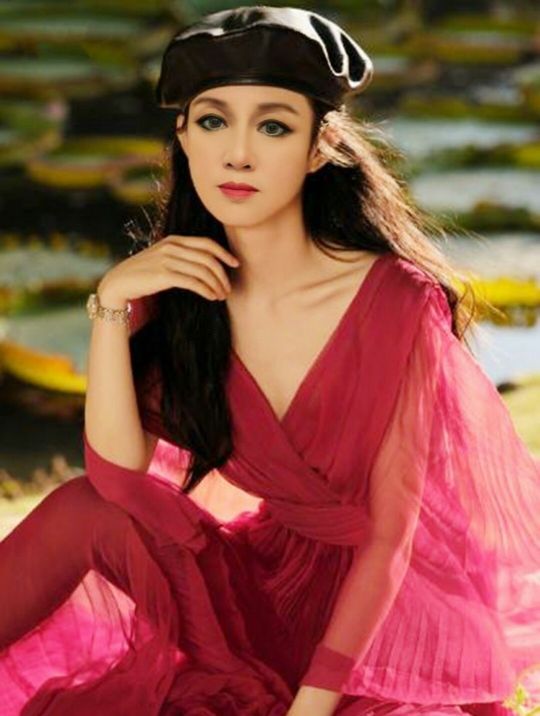 International contemporary artist Wang Ting - iNEWS