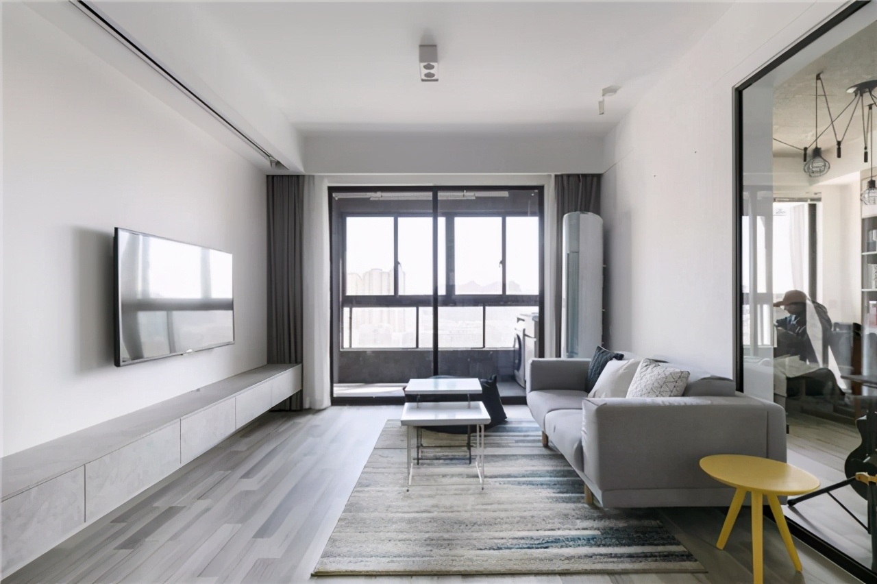 The small 3 bedrooms of 60 square meters were transformed into 2 ...