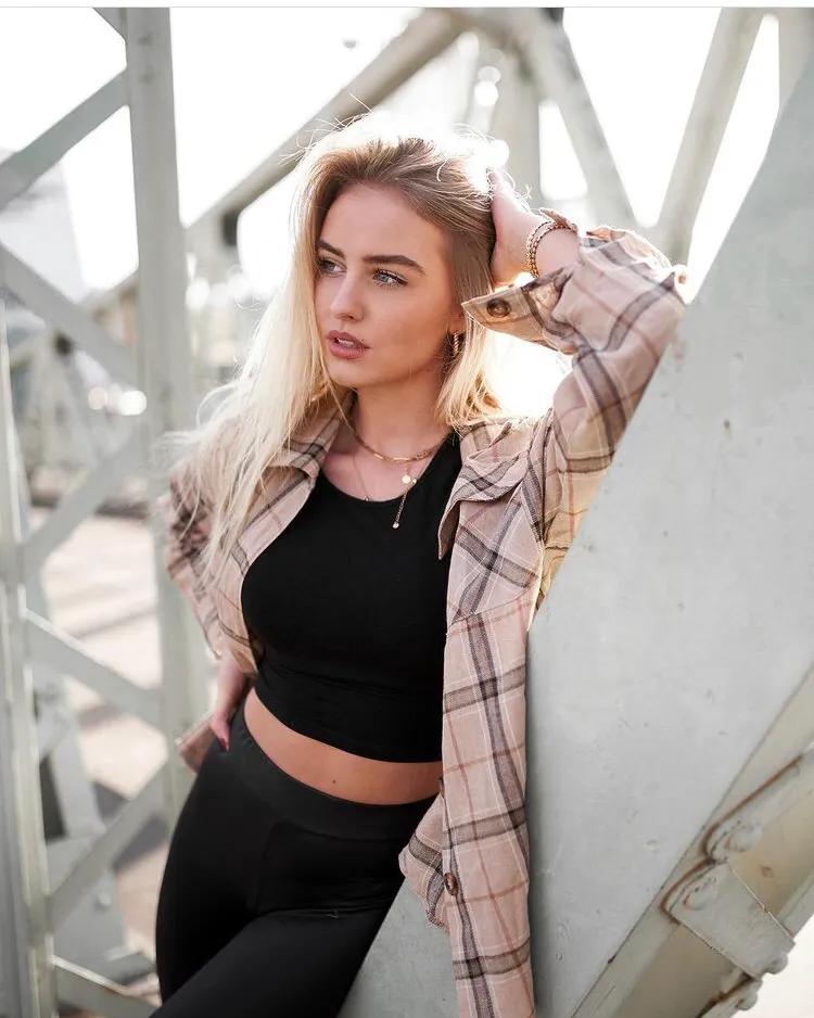 German model Lina Duren - iNEWS