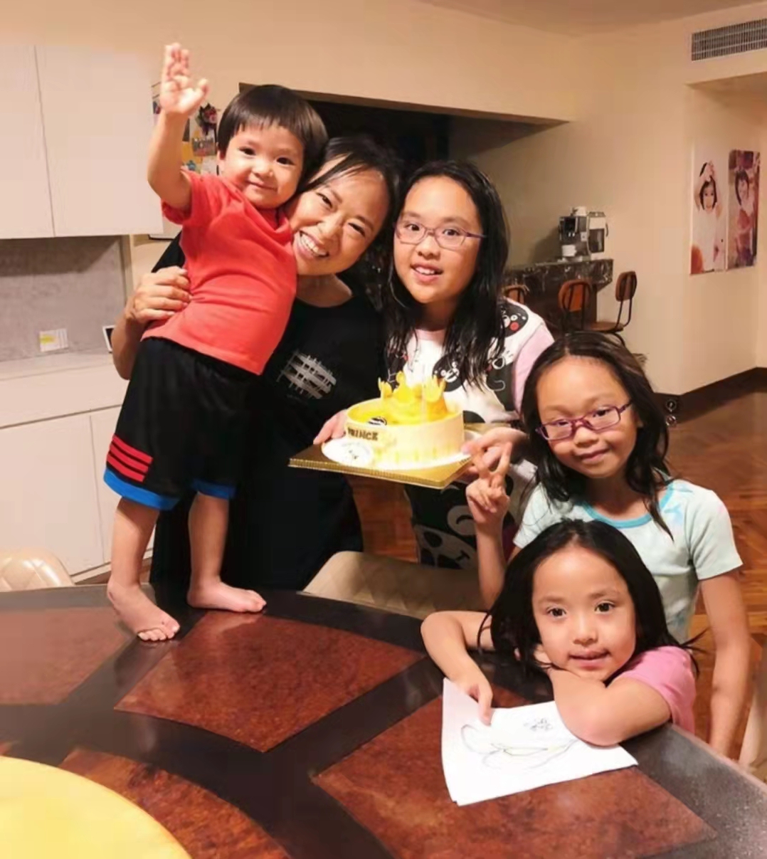 Child abuse?TVB well-known host Lin Shengbin caught his son upside down ...