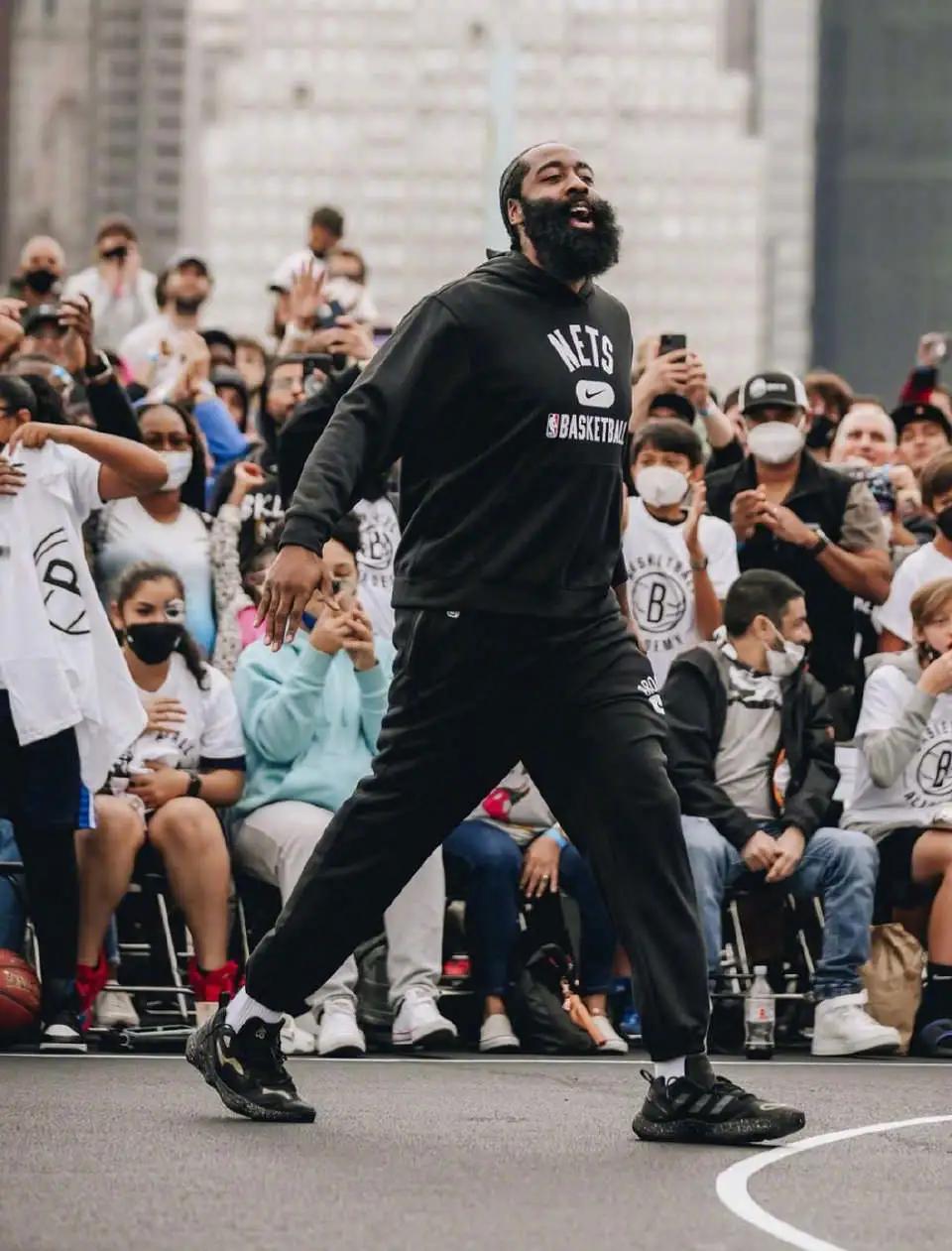 no kidding!The only Nike defender with signature shoes... - iNEWS