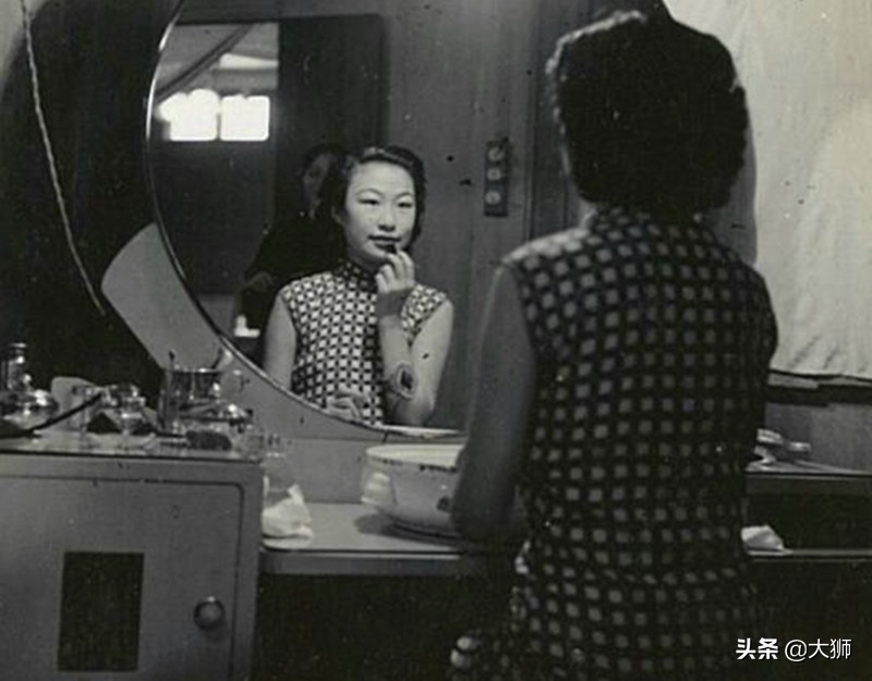 In the old age, there is a deception party that specializes in ...