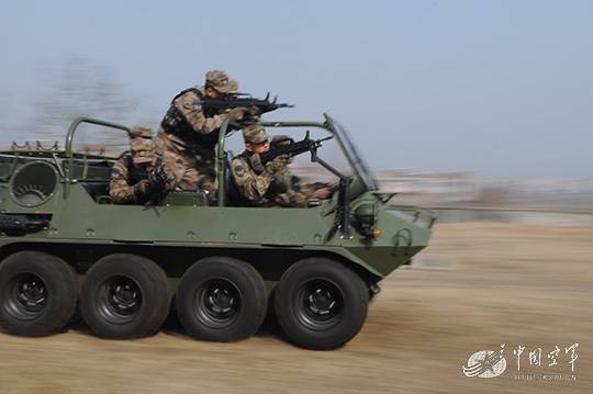 The Tibet Military Region exercises offensive and defensive mountainous ...