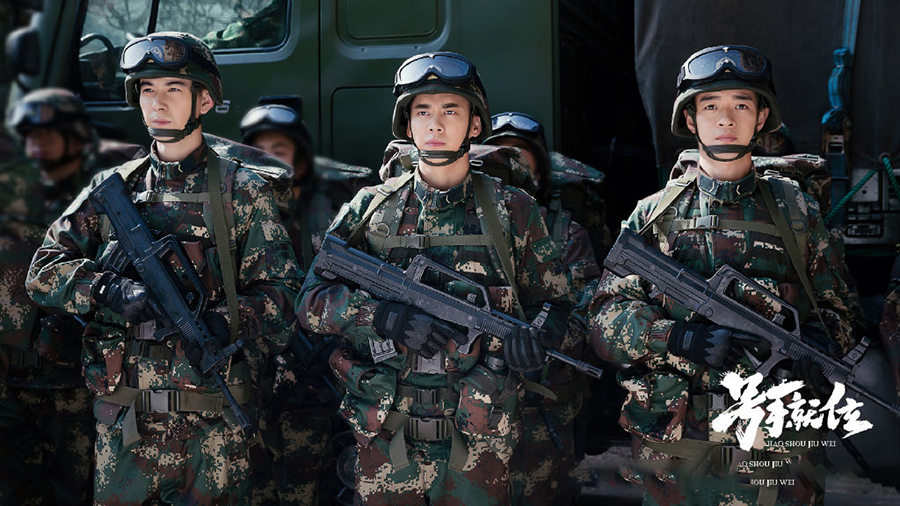 Watching the crying audience with warm mentorship and apprenticeship, the double-line group ...