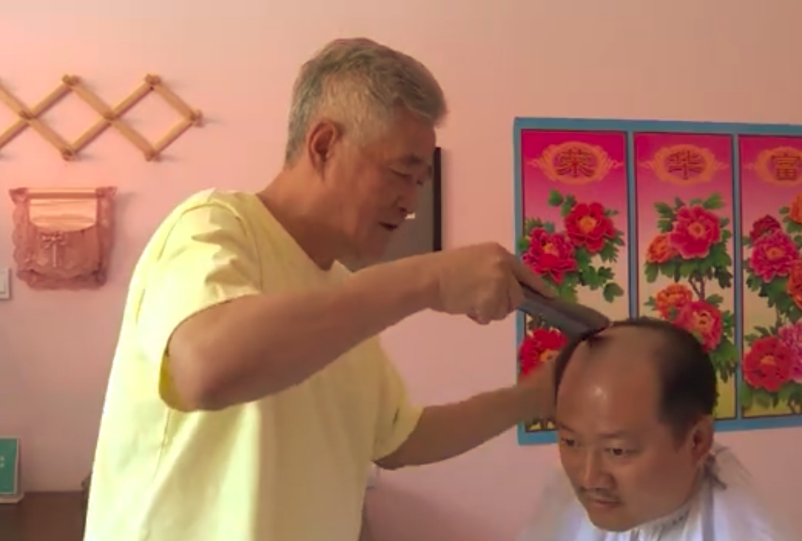 Zhao Benshan's son imitated his father to play "Black Earth", and he acted like the deity, Yang ...