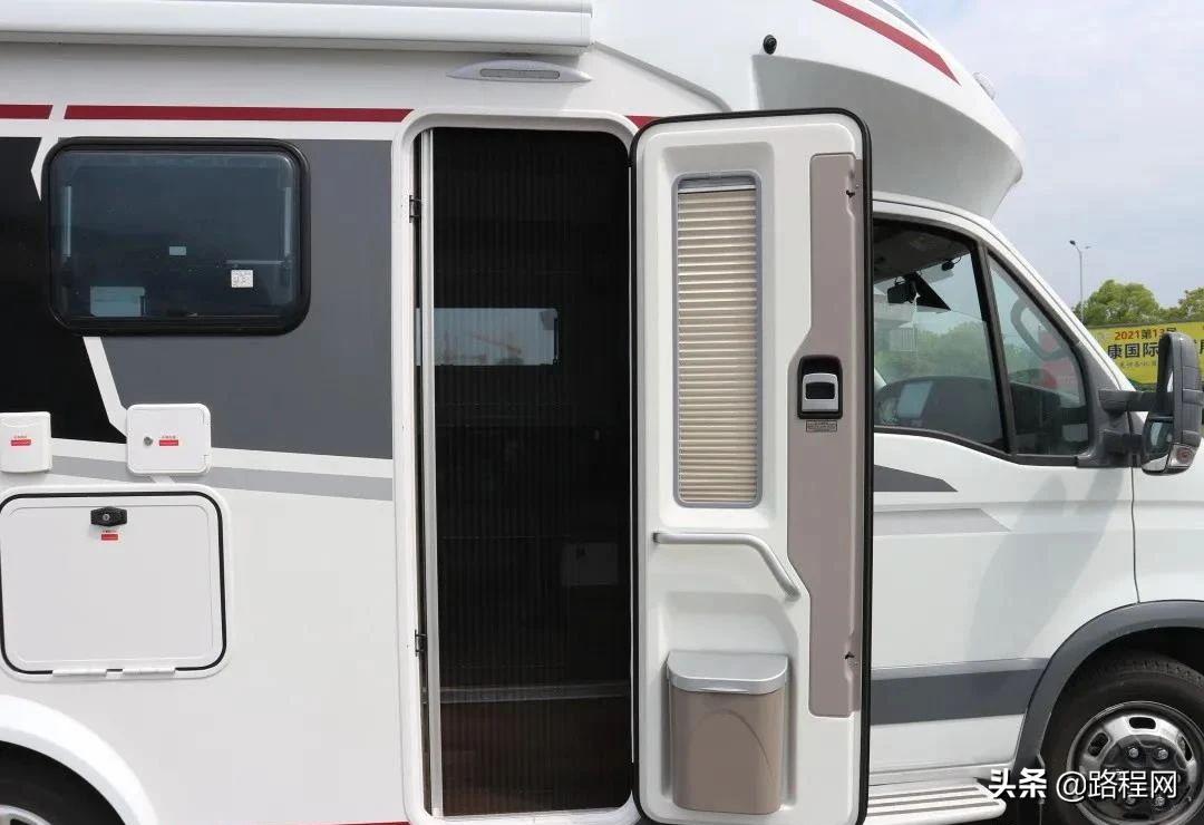 The new Flying God Cairns Z63 touring car, with high-profile appearance ...