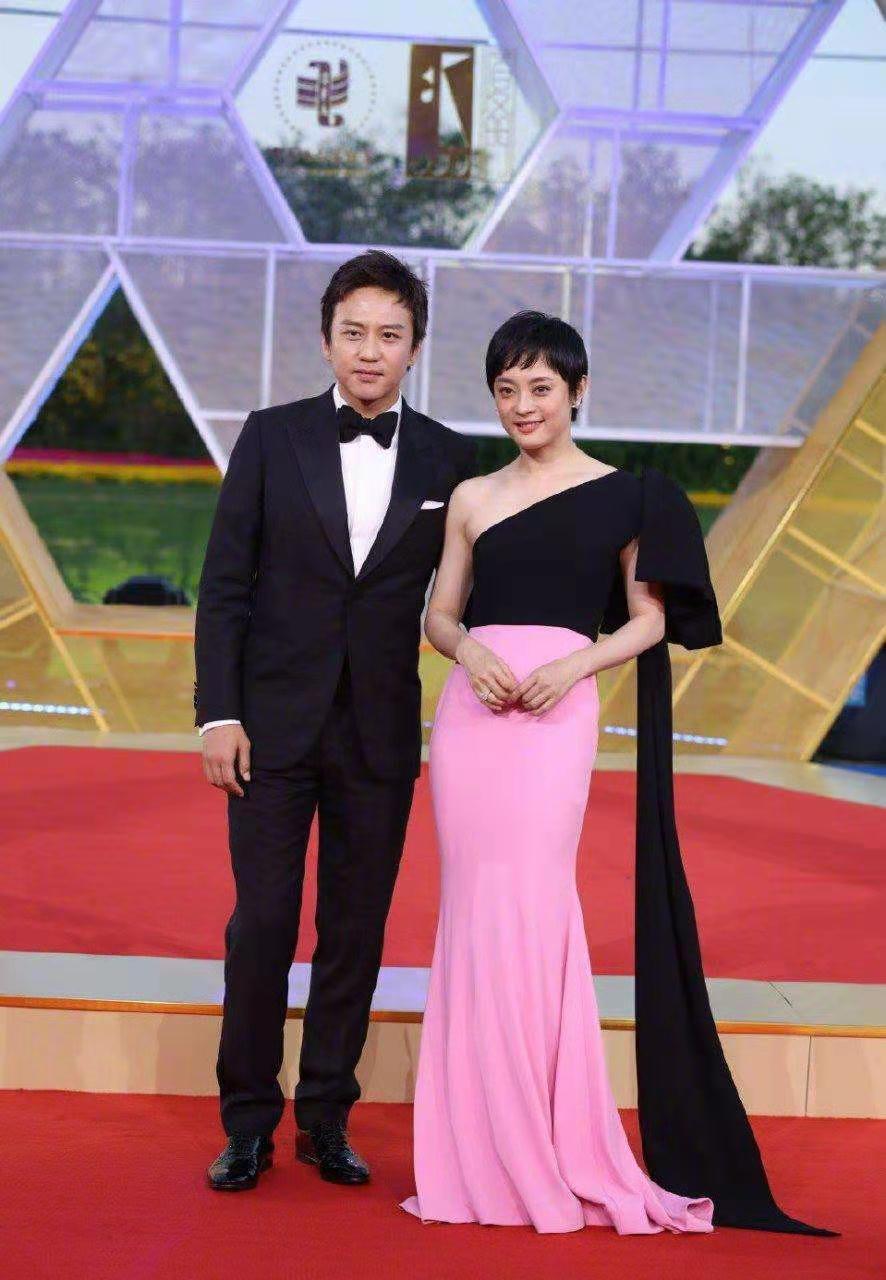 Sun Hao can still be so charming, wearing a Barby powder skirt is so shy, and Deng Chao 10 ...