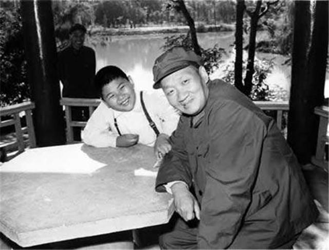 Shao Hua: Regarding Mao Zedong as his own father, and staying with Mao ...