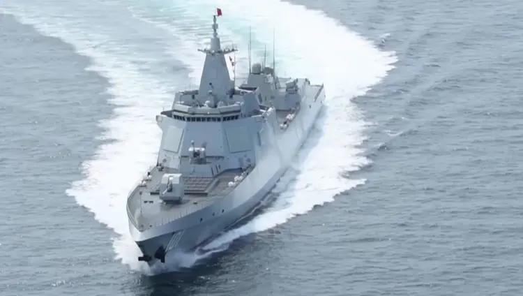 Frigates and destroyers look similar. What is the difference between ...