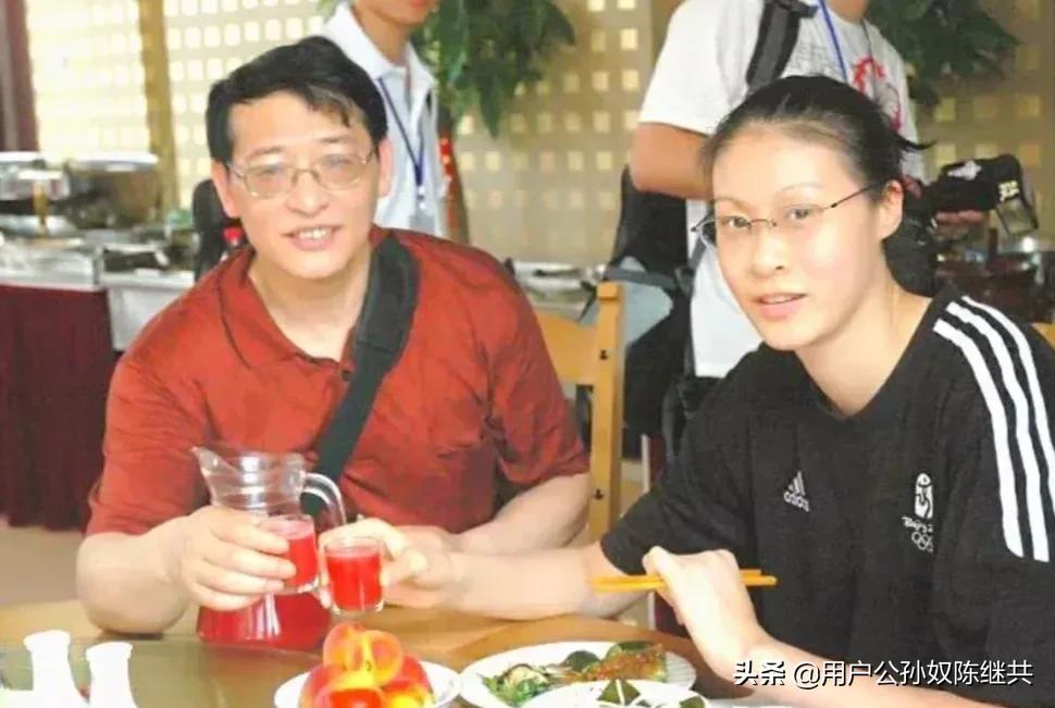 Zhao Ruirui spent the National Day with her parents, so sad to recall ...