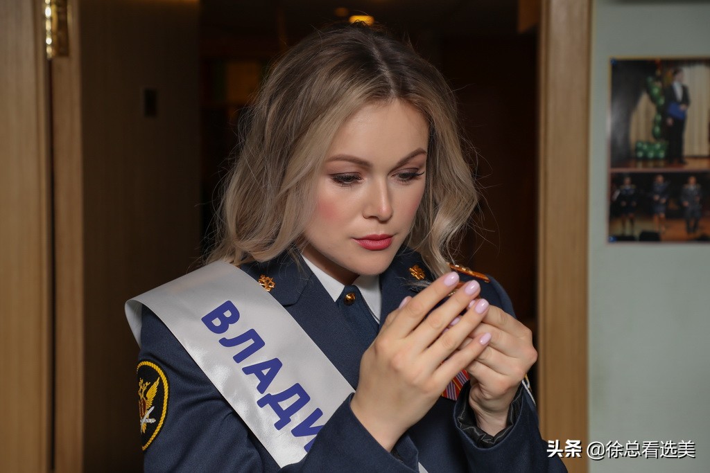 The most beautiful police officer selected by Russian prisons, with an ...