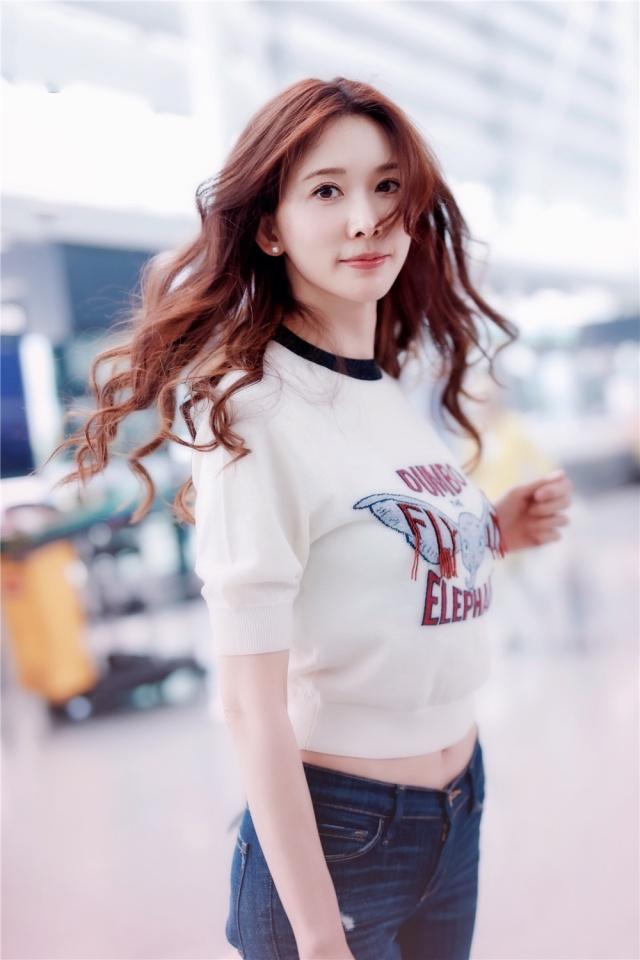 45-year-old Lin Chiling is terrible. She wears tight jeans and shows ...