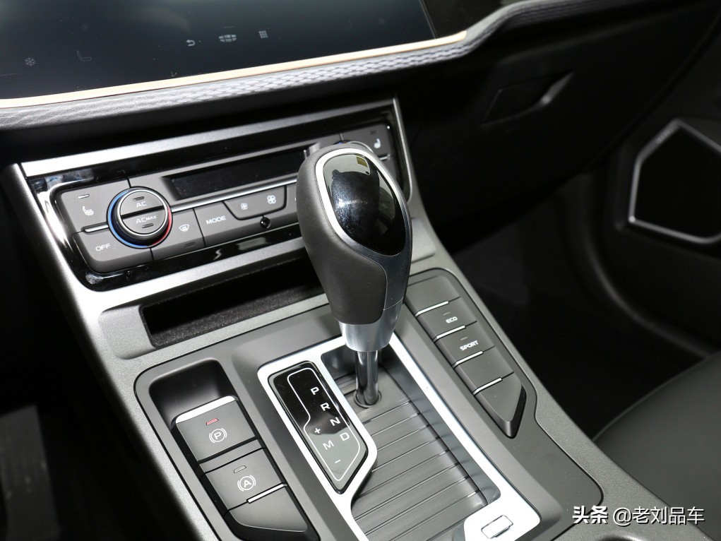 The new Geely Emgrand GL UP, with blue and black interior colors ...