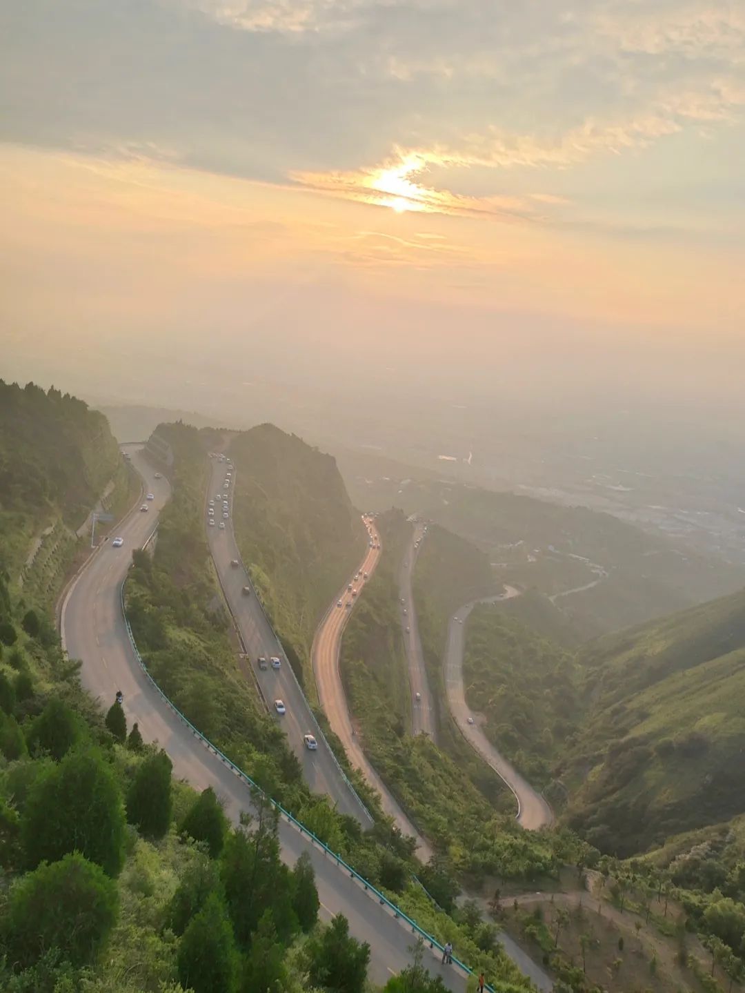 A 30-minute drive east of Xi'an is the most beautiful Lishan Panshan ...
