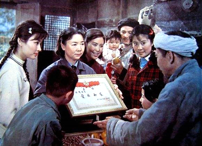 "Xu Mao and His Daughters" once "crashed" and was released in two ...