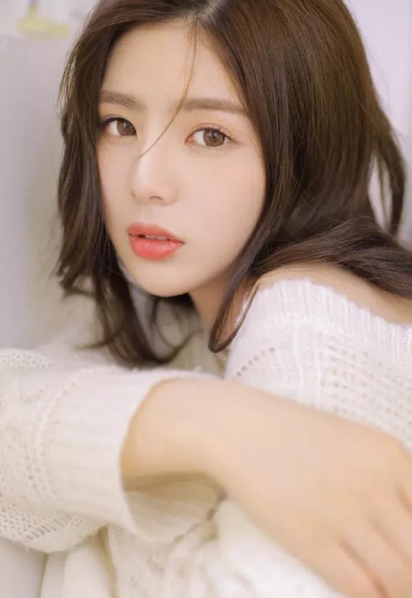 School Girl Beauty, Beijing Film Academy 19th Grade Liu Fanxi - iNEWS