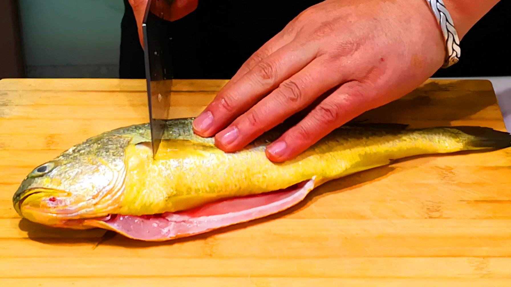 After autumn, eat this fish more, it will have less thorns, tender meat ...