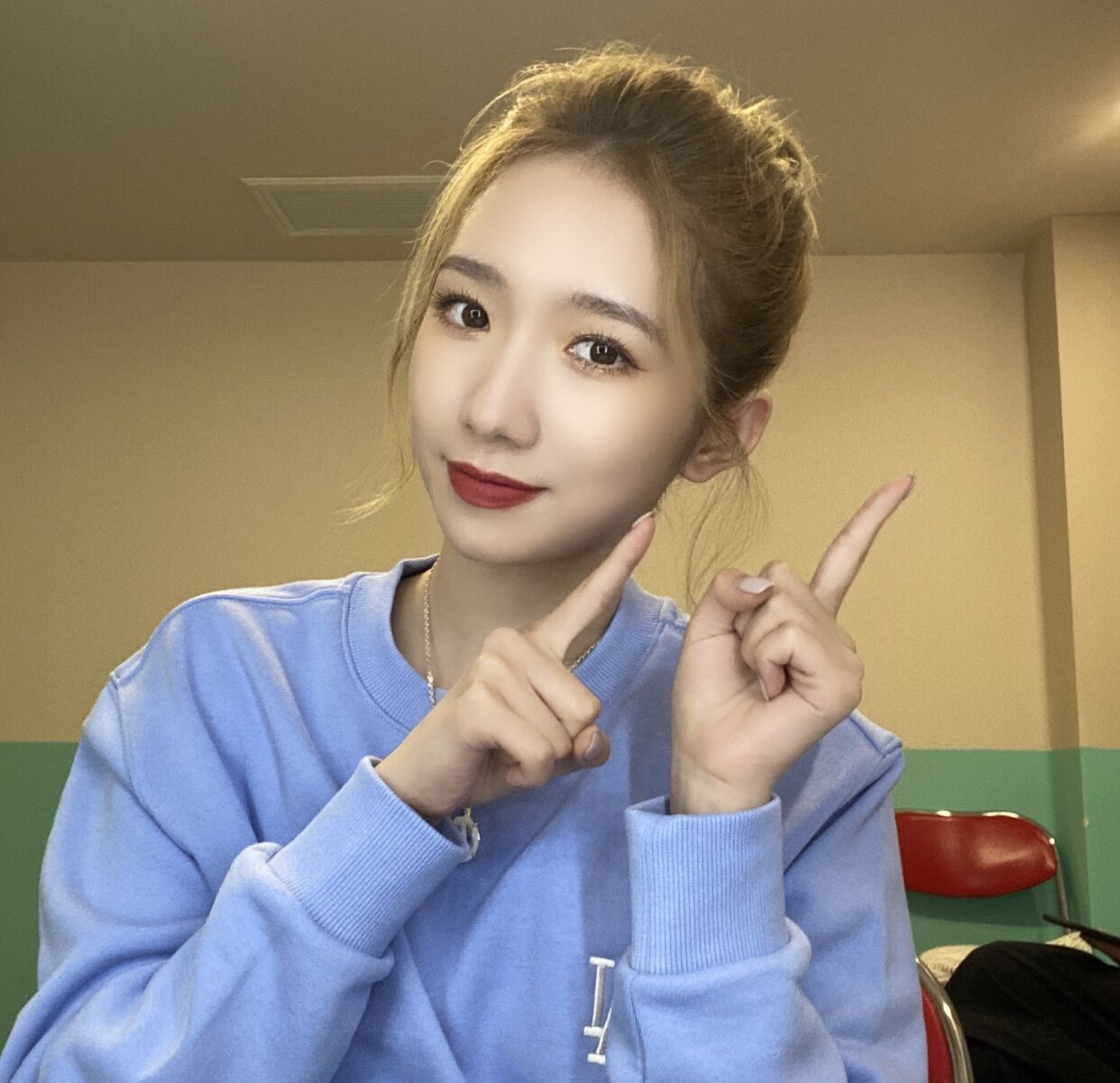 Meng Meiqi first appeared in a high-end hotel after the storm!The fans ...