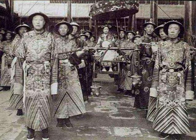 The man is afraid after watching it for a while-revealing the real ...