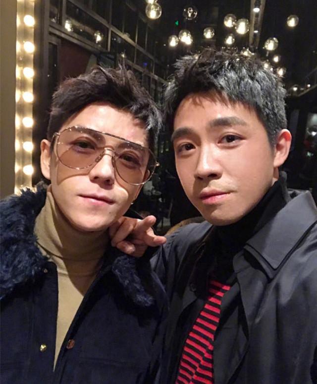 A close photo of Yu Haoming and his friend Wang Han, Zheng Shuang ...