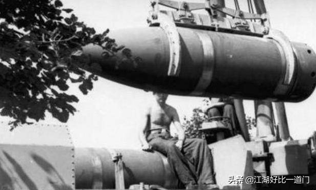 The Gustaf Cannon of World War II: weighs 1488 tons, a shell weighs 7 ...
