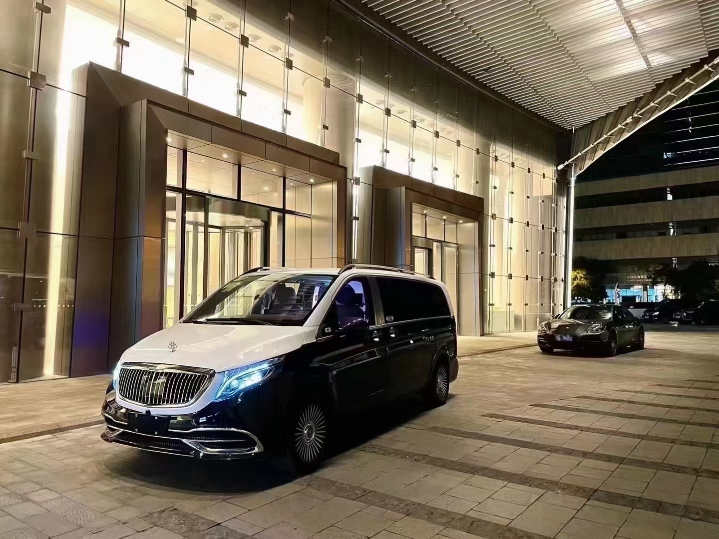 "Sister-in-law" was born, the dual-color Maybach Vito, do you like it ...