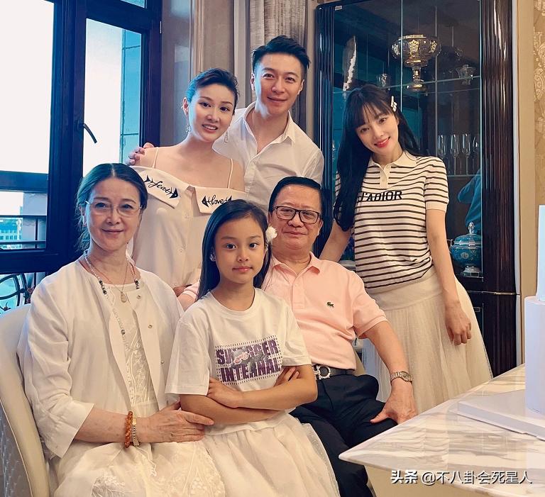 Li Xiaolu is now living very moisturized, leading her brother to ...