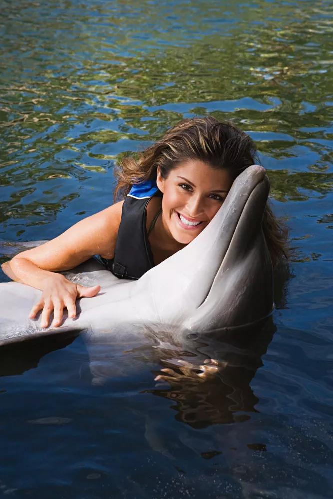 The dolphin fell in love with the female trainer, and after being ...