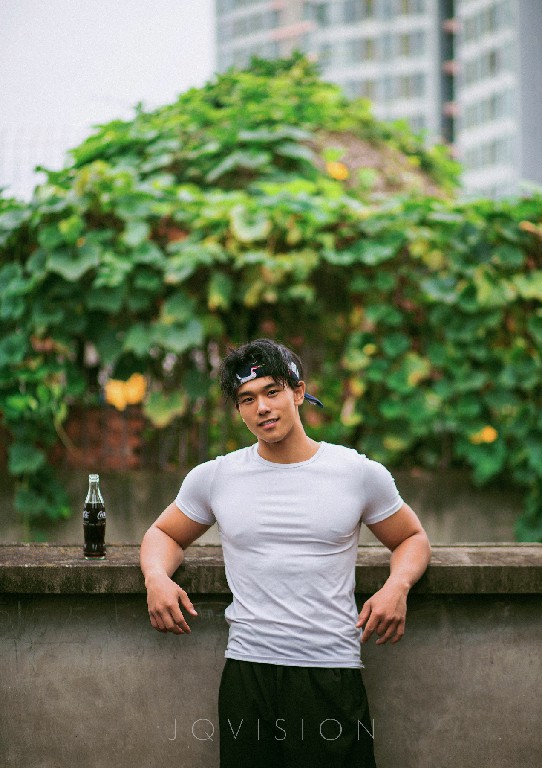 Brother Sunshine Zeng Haoran: Have a nice day alone - iNEWS