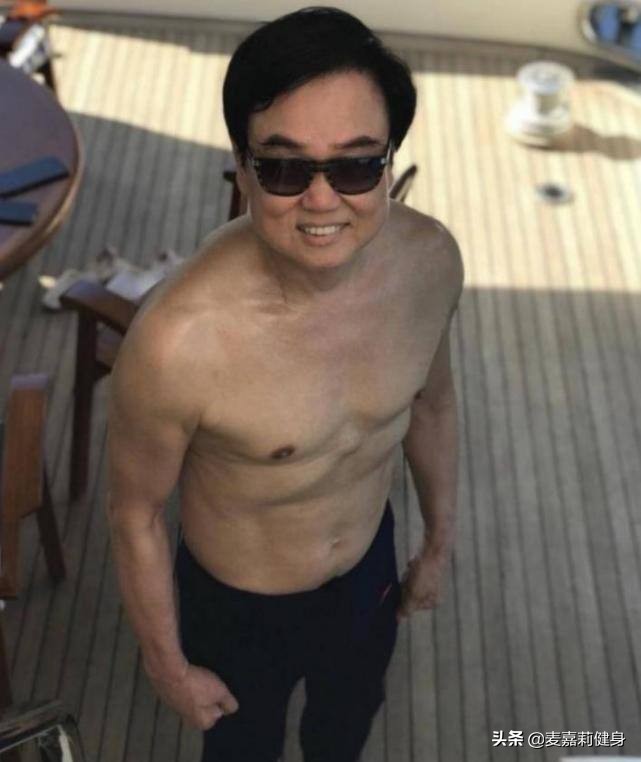 65-year-old Zhang Fengyi + 75-year-old Huang Baiming + 67-year-old ...