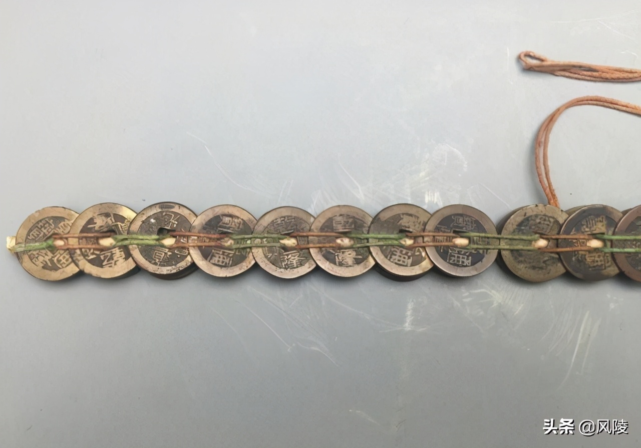 The guy brought the "Copper Coin Sword" to appraise the treasure ...