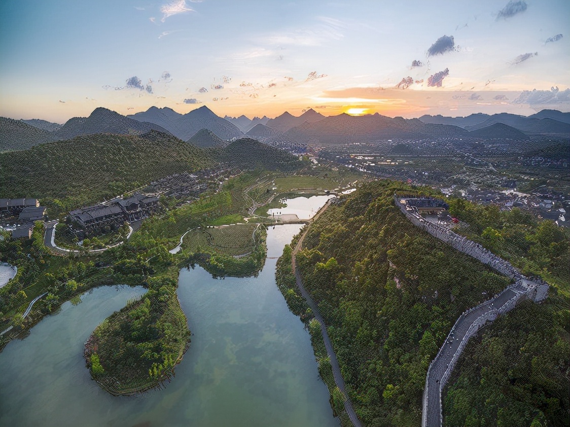 "Tour Guide" Fengyue·Fengyi, courtesy of state guests - iNEWS