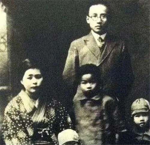 Guo Moruo 4 is laughing Lu Xun, Lu Xun plus 1 word back, the world is ...