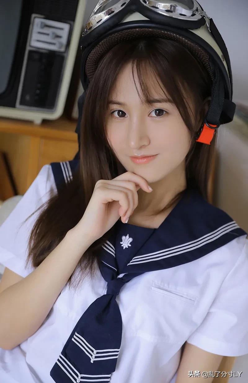 Uniform photo of pure cute girl - iNEWS