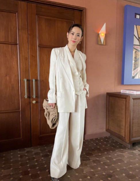 Hong Kong actress Xuan Xuan squeezes the subway to see a doctor?Still ...