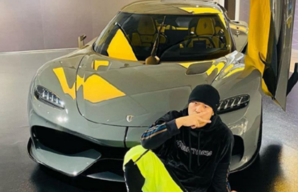 There is a kind of "show off wealth" called Jay Chou, who has a high ...