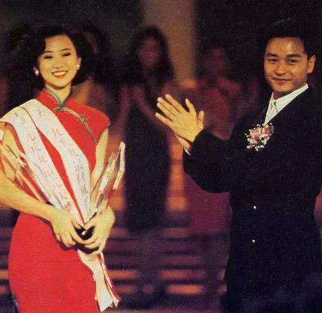Old photos: Weng Meiling kisses her Dutch boyfriend, Leslie Cheung ...