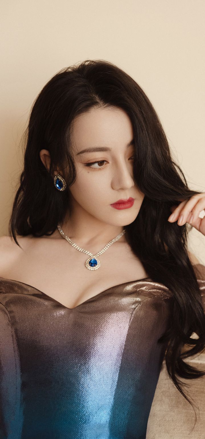 "Dilraba Wallpaper" is as gentle as you, can sweep the clouds - iNEWS