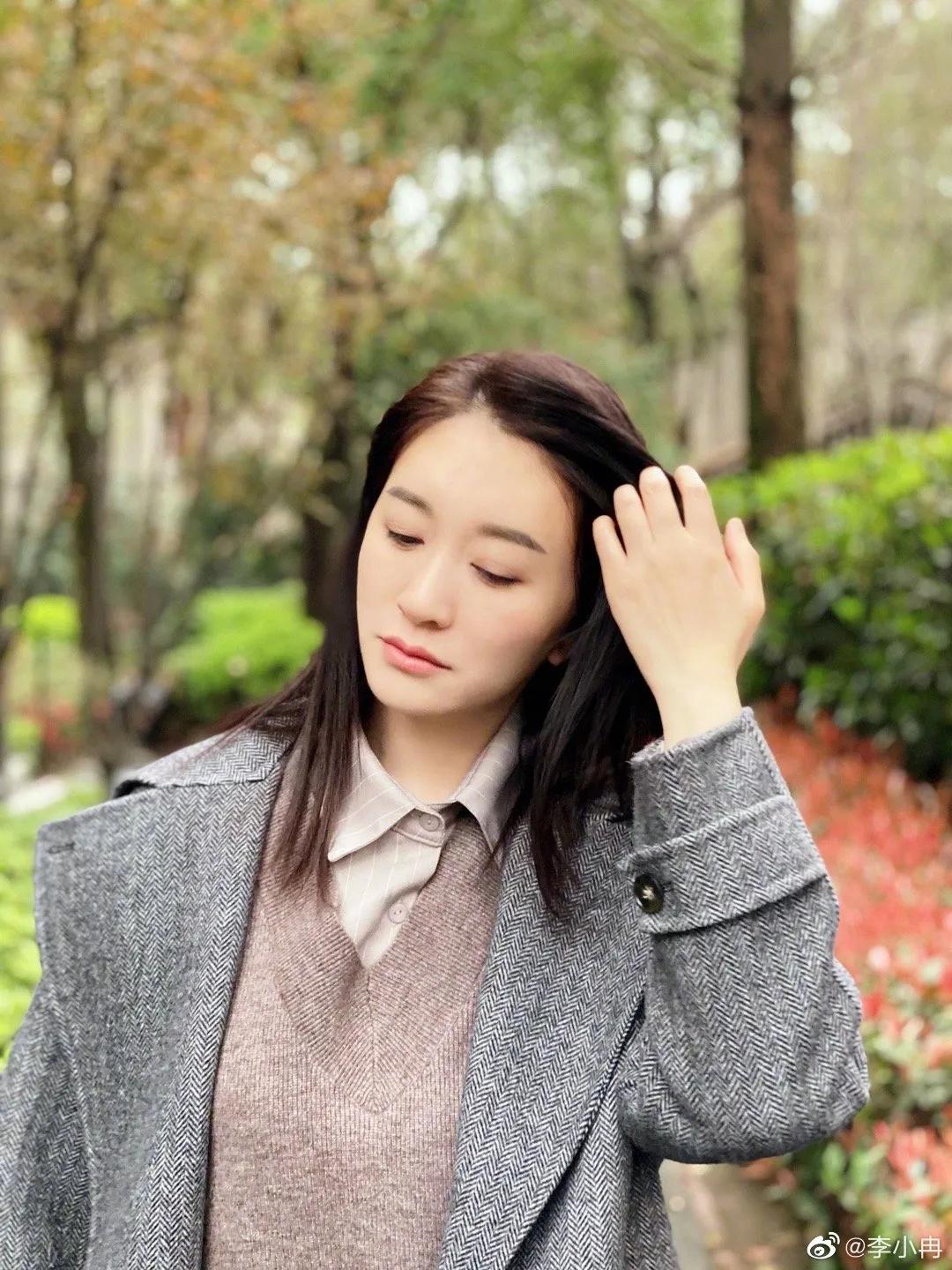 Li Xiaoran, 45 years old, is still beautiful and bright - iNEWS