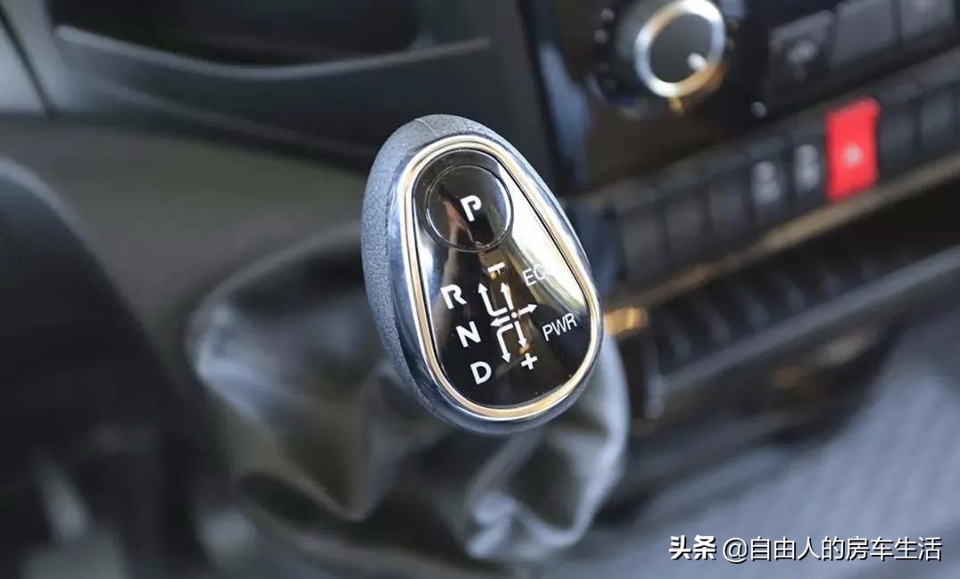 Seravi RV—National VI 3.0T+8AT - iNEWS