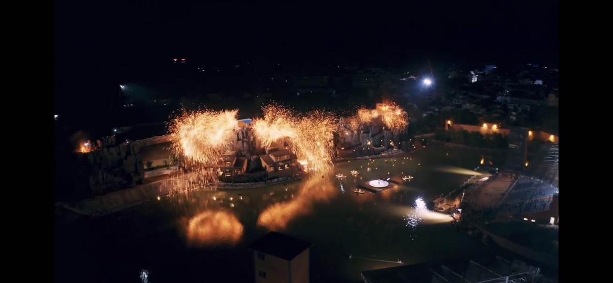 Houyi and Chang'e are performed in the iron flower show - iNEWS